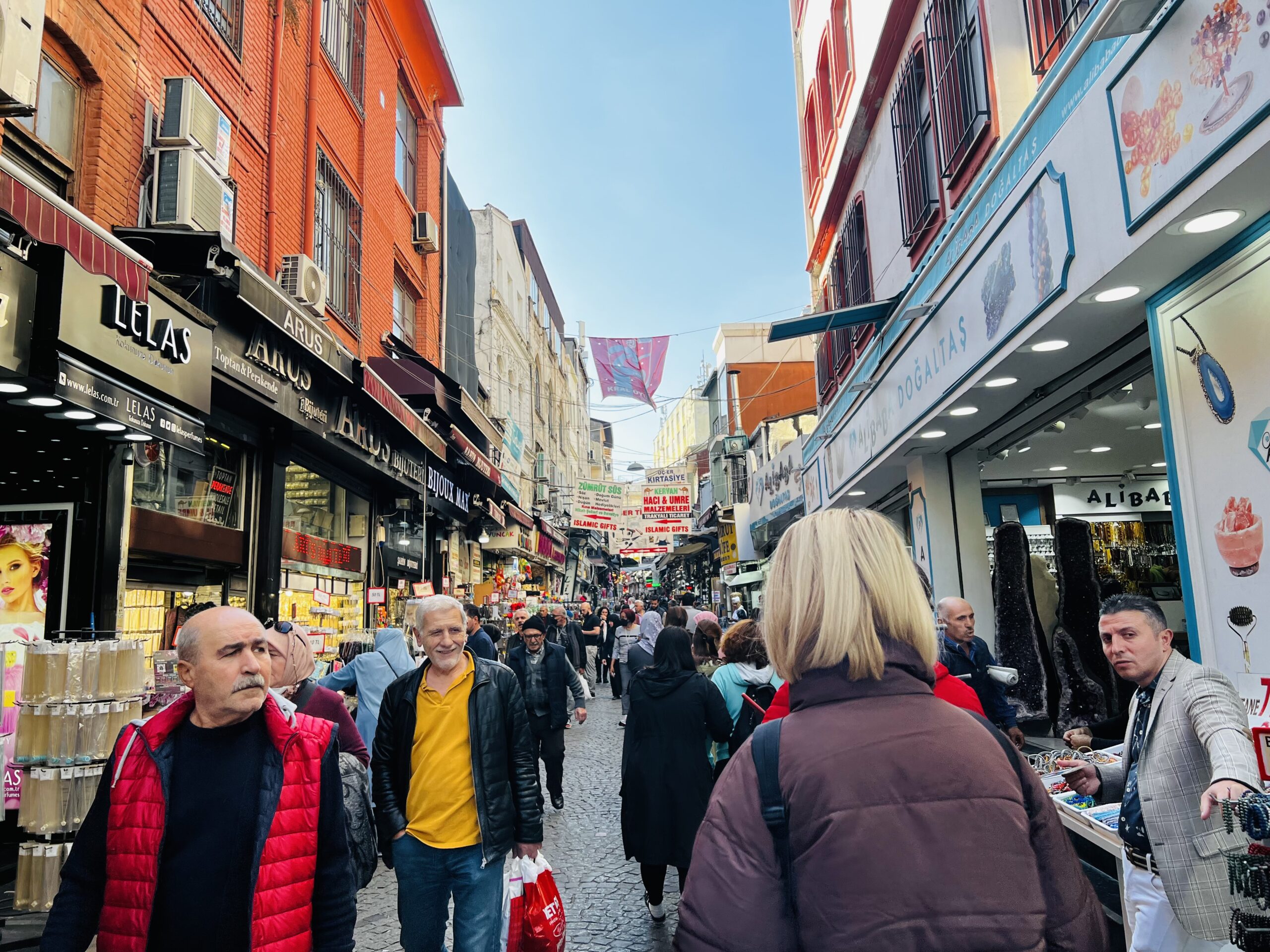 Best Shopping Places In Istanbul! Bazaars & Markets! - TravellerAtHeart